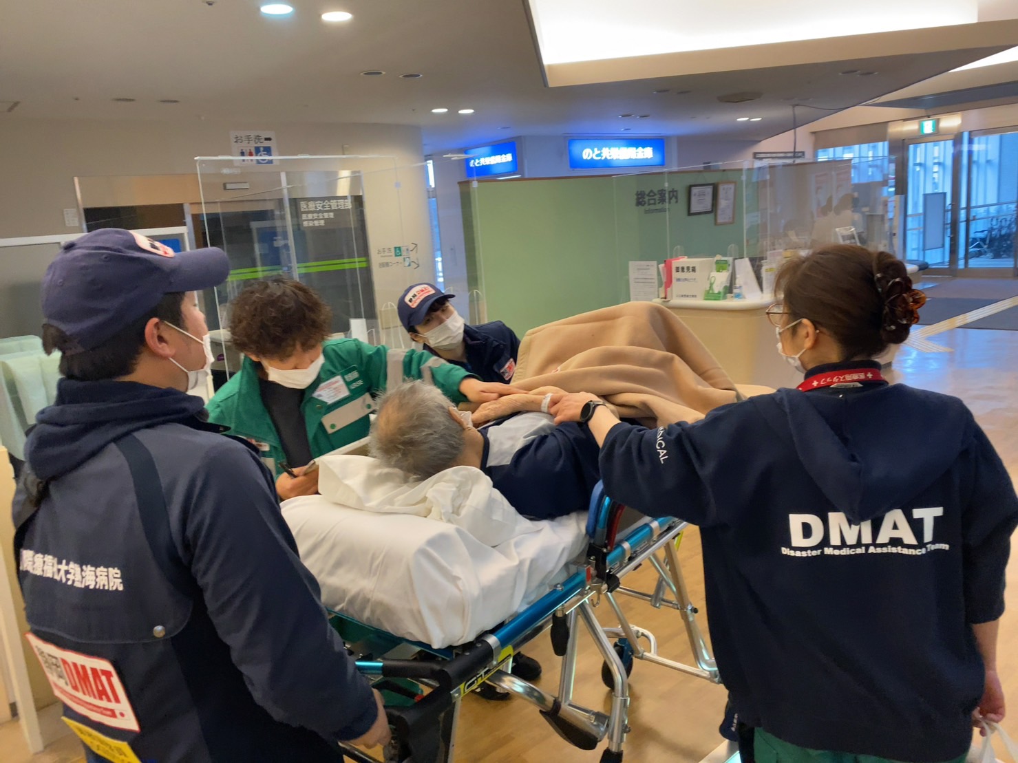 回生病院DMAT隊が被災地での医療救護活動を終え帰院しました - 社会医療法人財団 大樹会 総合病院 回生病院